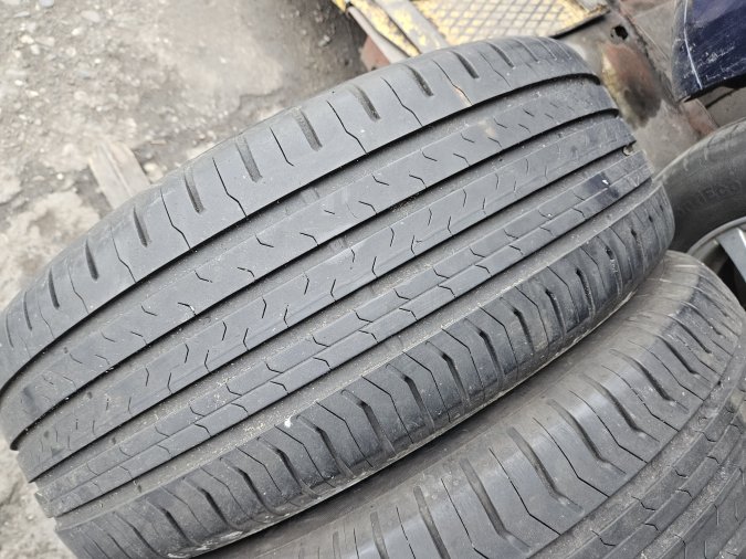 235/60 R18 Continental