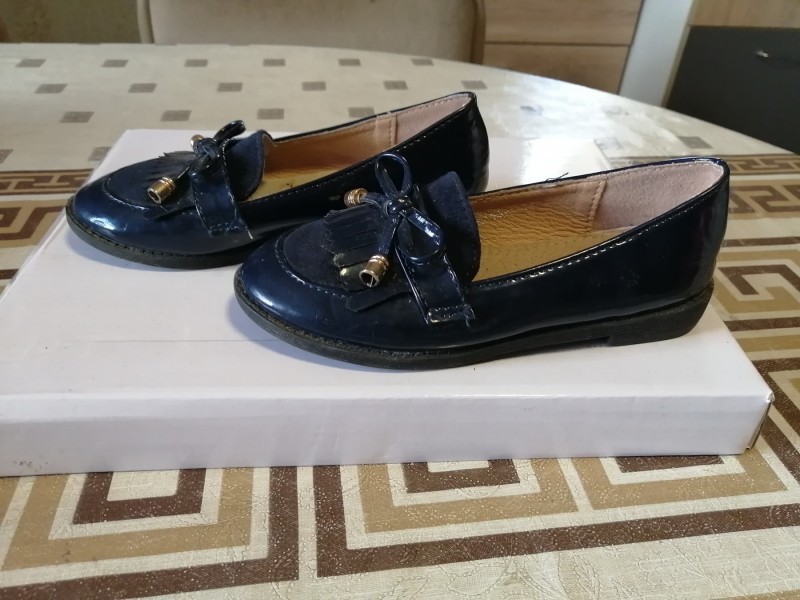 LAKOVANE TEGET PRESLATKE CIPELE BR 26