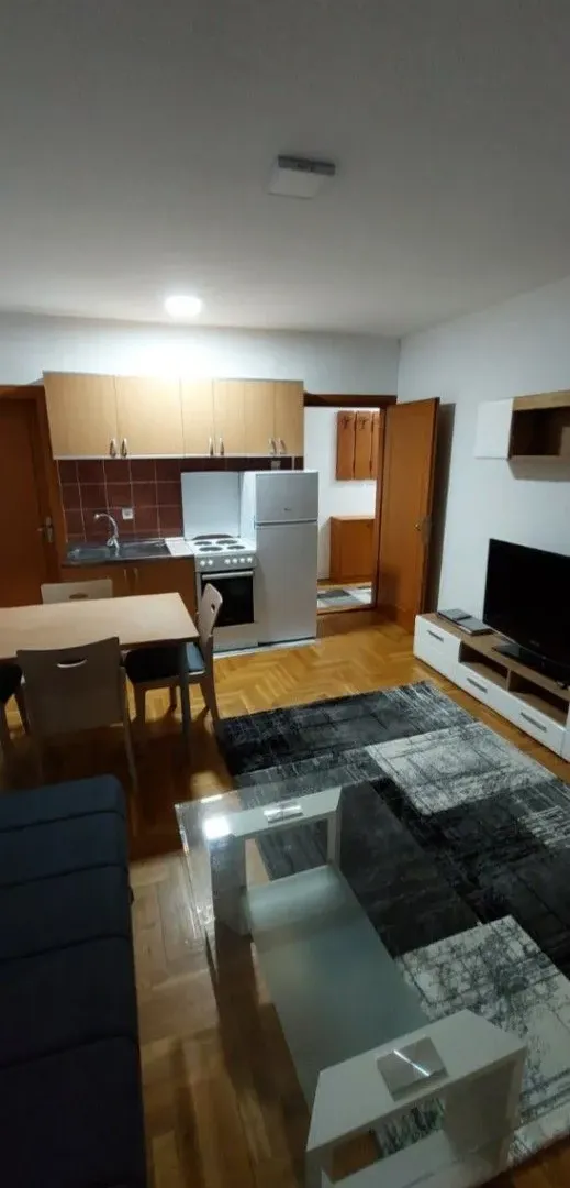 Izdavanje, stan, 450m2, Novi Sad, Novi Sad