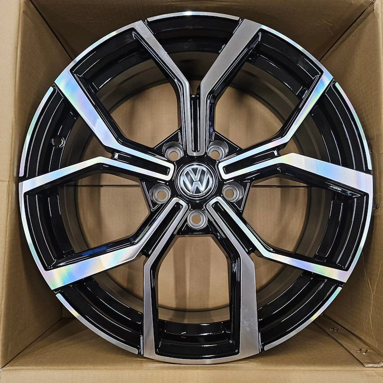 ALU FELNE
7.5j x17 ET35 5x100