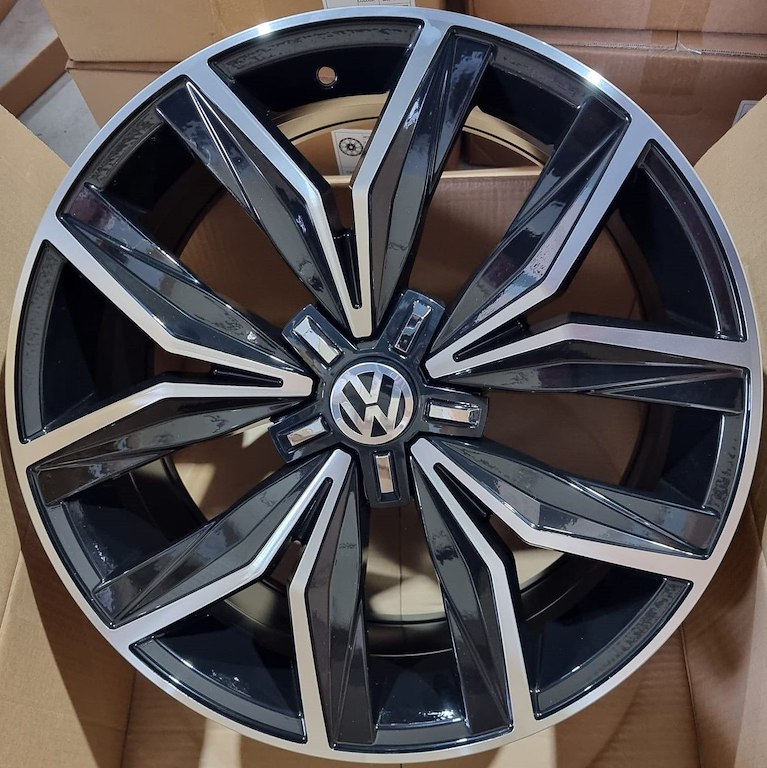 ALU FELNE
8J x19 ET43 5X112