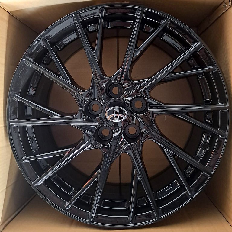 ALU FELNE
7.5J x18 ET35 5X114.3