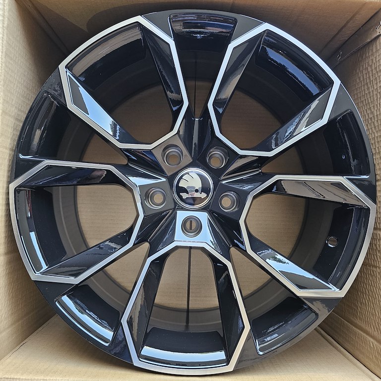 ALU FELNE
8j x18.00 ET42 5x112