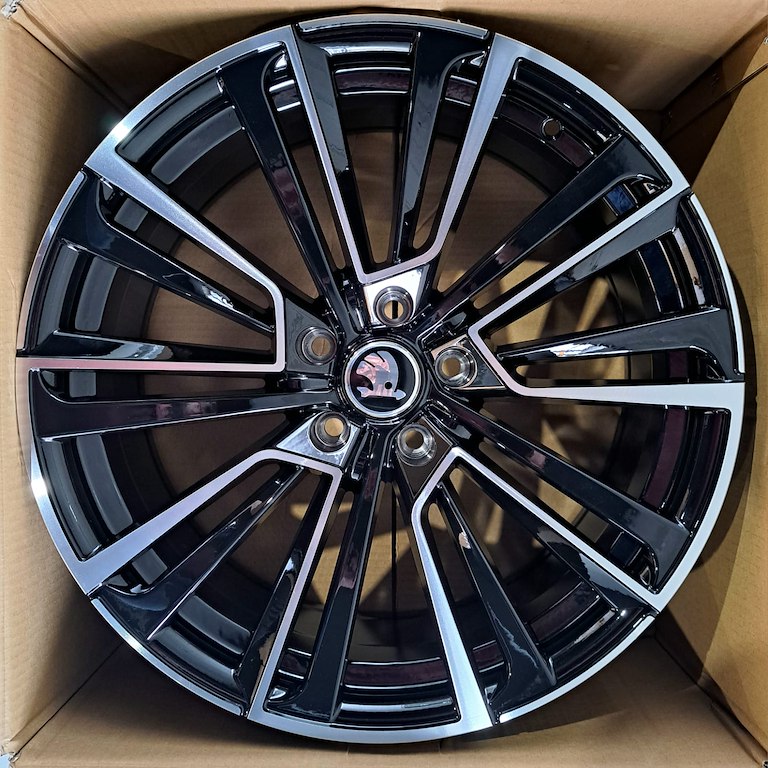ALU FELNE
8J x18 ET45 5X112