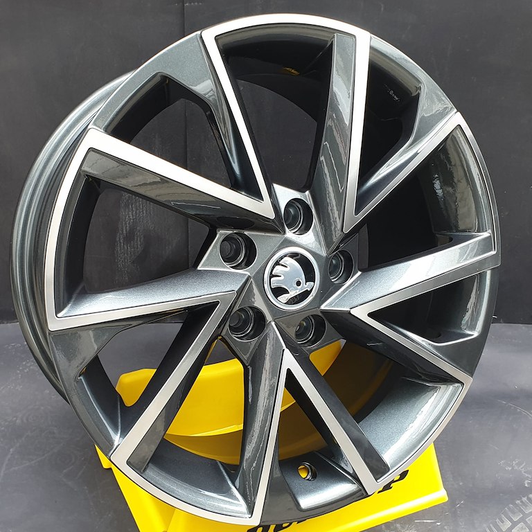 ALU FELNE
8J x19 ET44 5x112