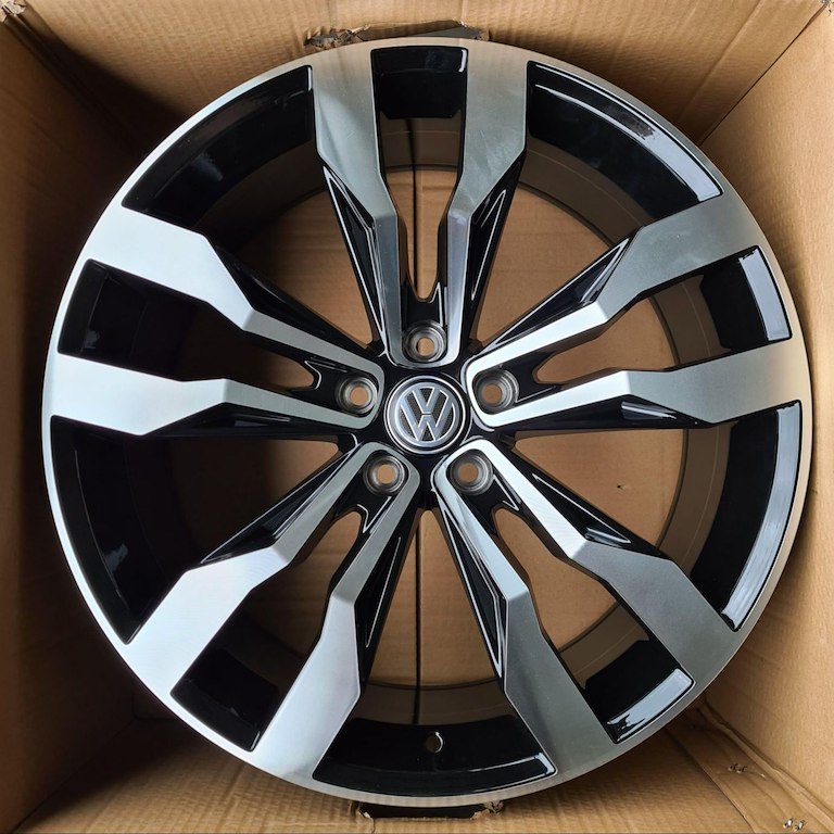ALU FELNE
9J x21 ET31 5x112