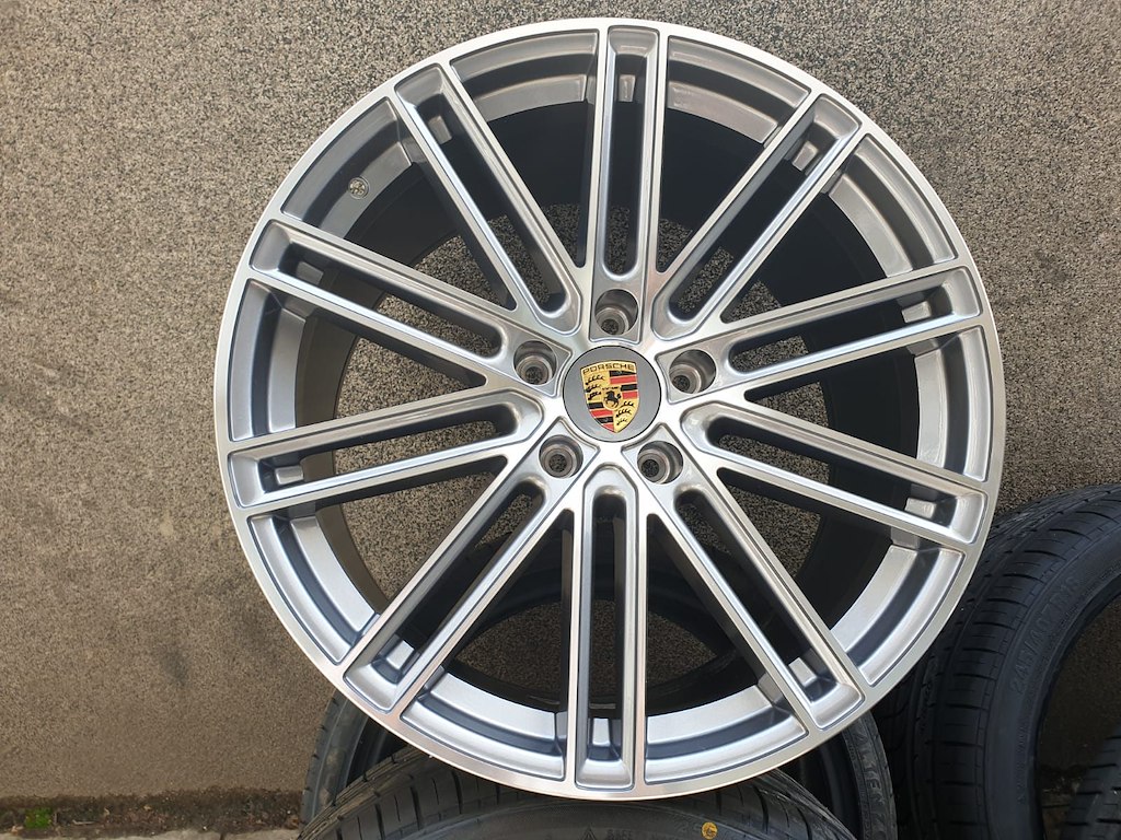 ALU FELNE
11.5j x21.00 ET60 5x130