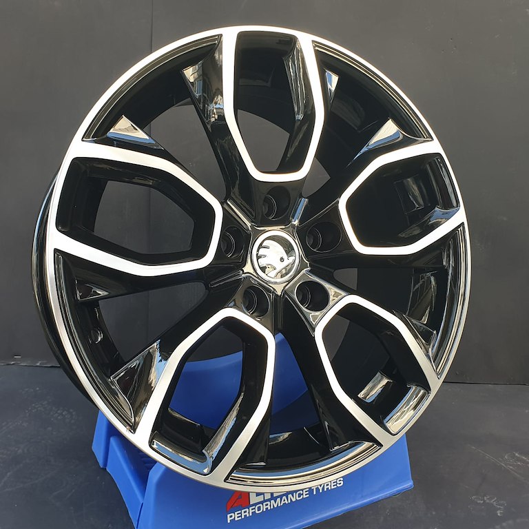 ALU FELNE
7j x16.00 ET43 5x112