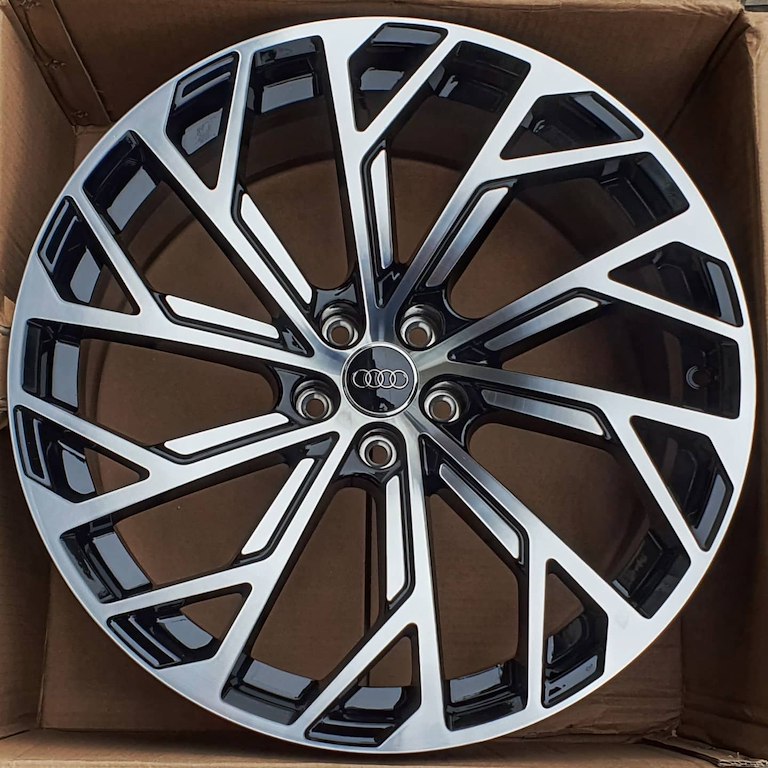 ORIGINAL ALU FELNE ZA AUDI
9J x21 ET37 5x112