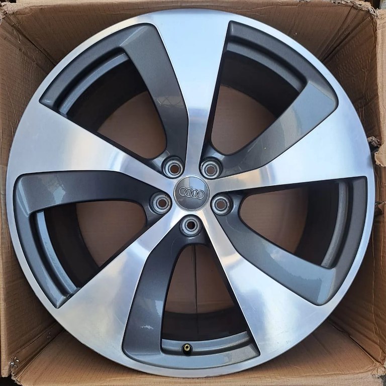 ORIGINAL ALU FELNE ZA AUDI
9.5J x21 ET31 5x112