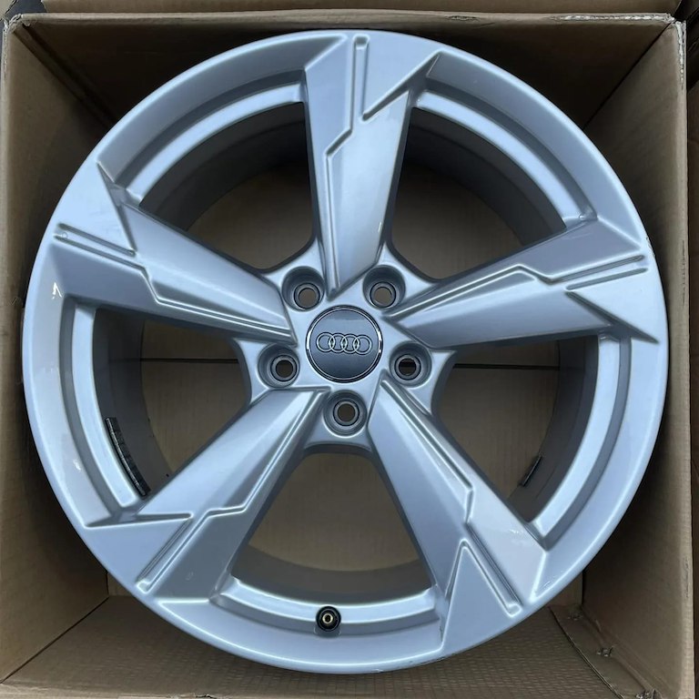 ORIGINAL ALU FELNE ZA AUDI
8J x18 ET39 5x112