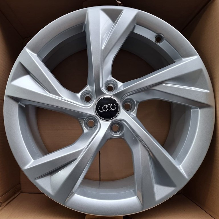 ORIGINAL ALU FELNE ZA AUDI
8j x18 et40 5x112