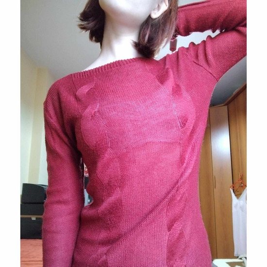 Poluprovidan crveni džemper