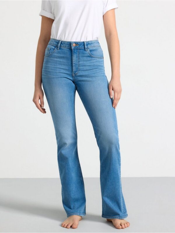 Farmerke KAREN – zvoncare klasične dubine – mešavina 69% pamuk – KAREN Regular flare Jeans