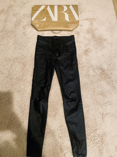 Zara crne pantalone size S i XS