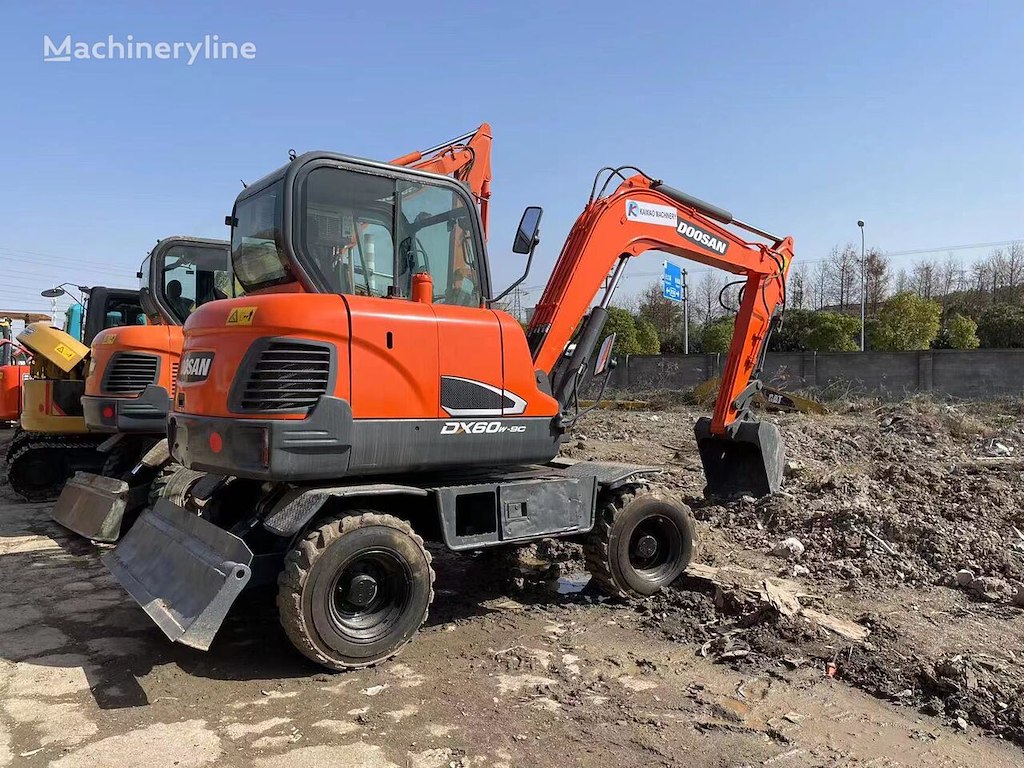 Doosan DX60W bager točkaš