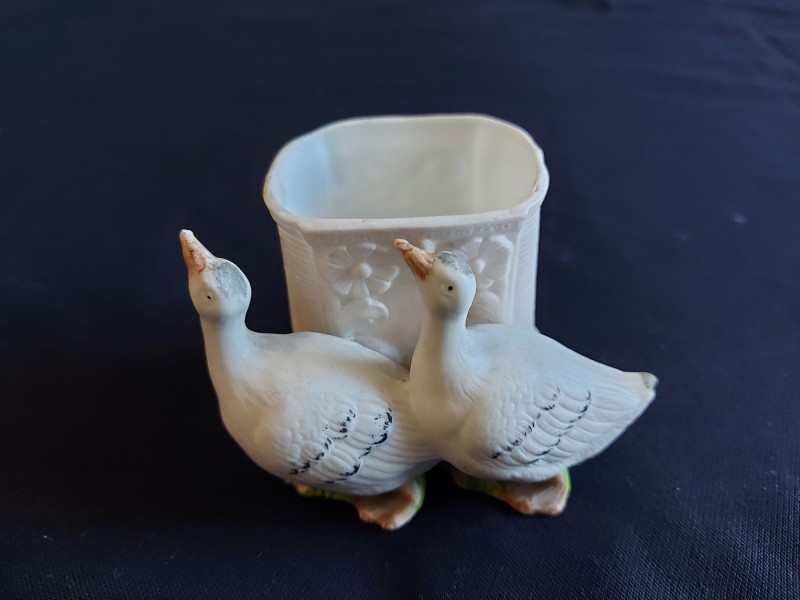 Stara vaza od biskvit porcelana (6cm)