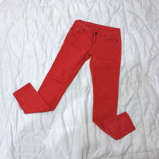 378. Crvene pamucne farmerke pantalone