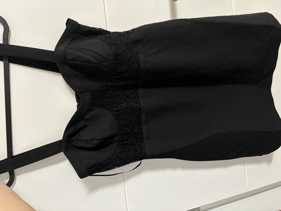 Kratka crna haljina
