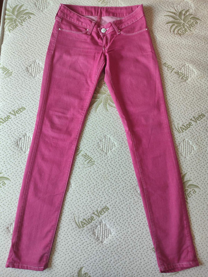 Pantalone broj 28