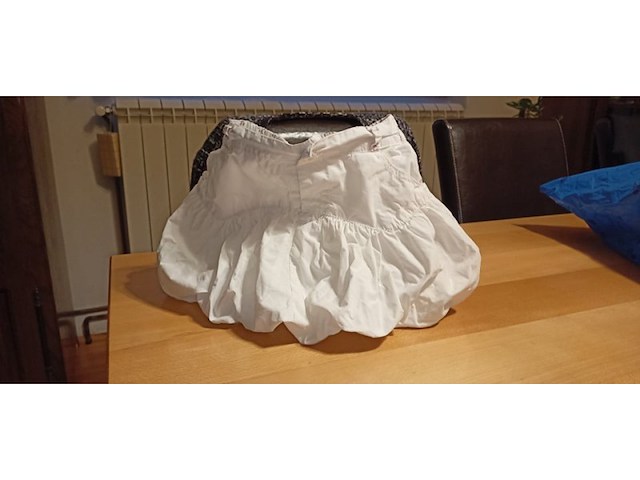 Pufnasta suknjica bele boje ...balon model..preslatka