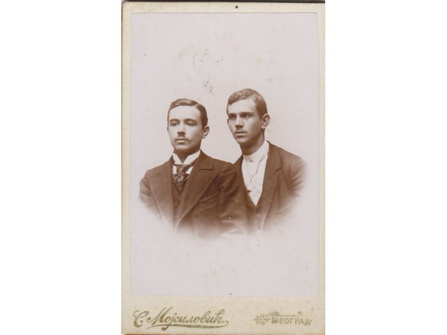 Vizit kartonka dva momka u studiju.Foto Mojsilović