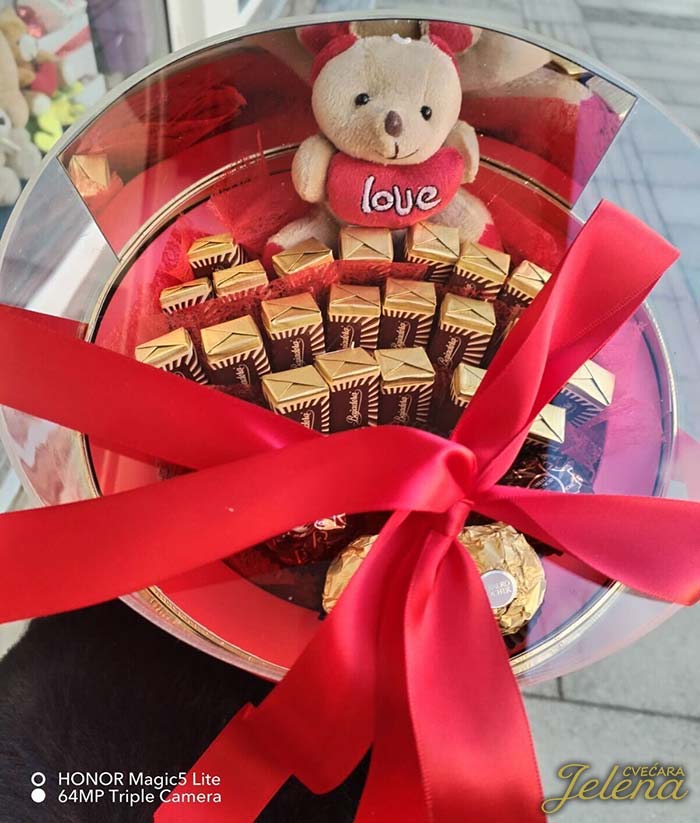 Kutija sa slatkišima – Ferrero i Bajadera