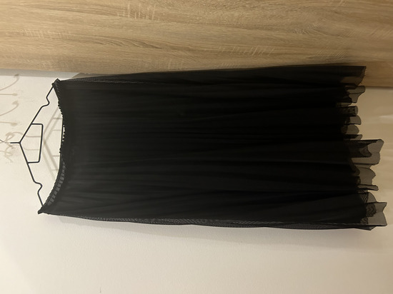 Crna suknja na plisire