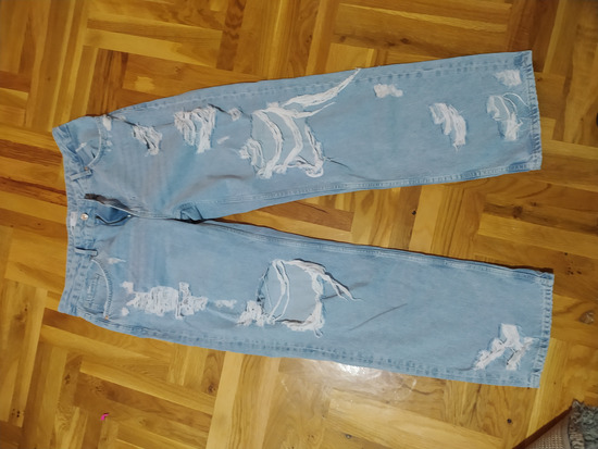 bershka pocepane farmerice nove 900din