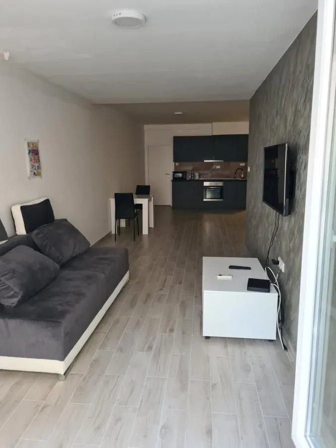 Izdavanje, dvosoban stan, 75m2, Savski Venac, Beograd