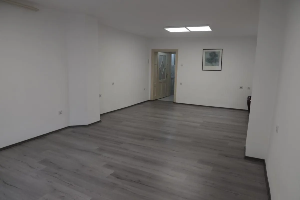 Izdavanje, poslovni prostor, 120m2, Centar, Niš