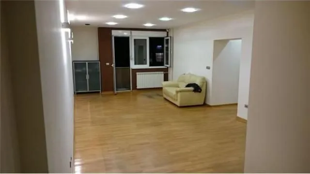 Izdavanje, poslovni prostor, 80m2, Stari Grad, Beograd