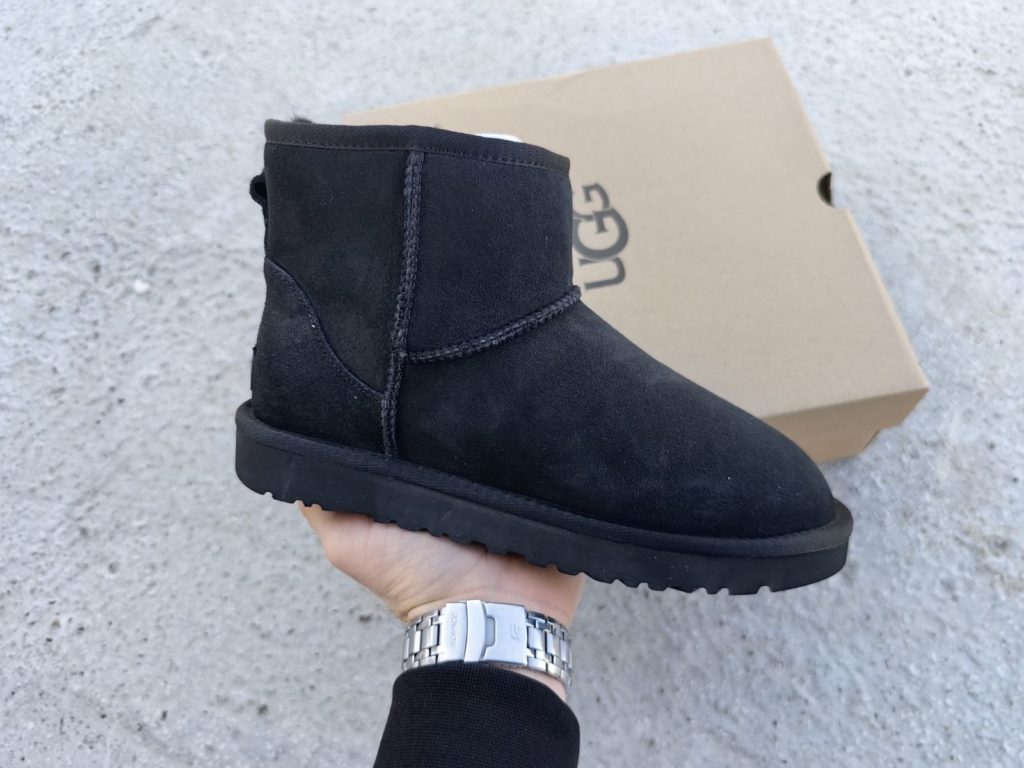 UGG Classic Mini