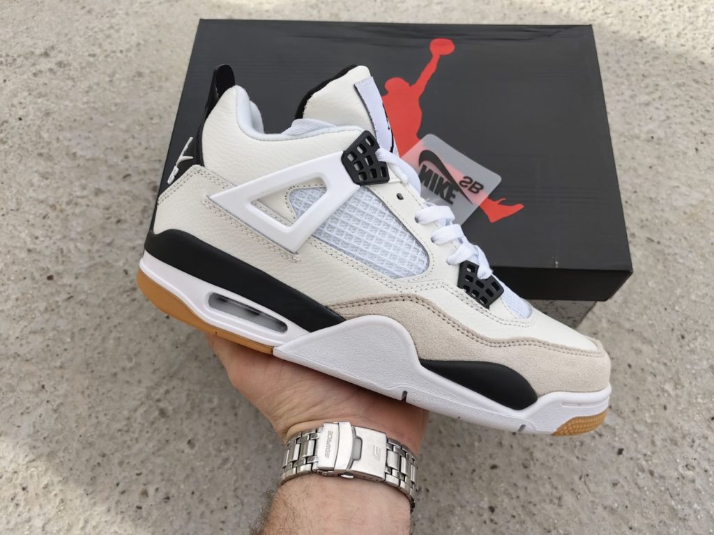 Nike Air Jordan 4