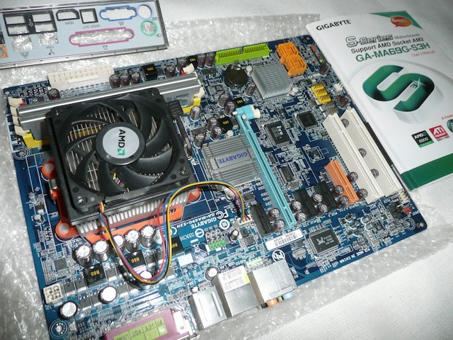 Polukonfiguracija sa PLOČOM  GIGABYTE GA-MA69G-S3H