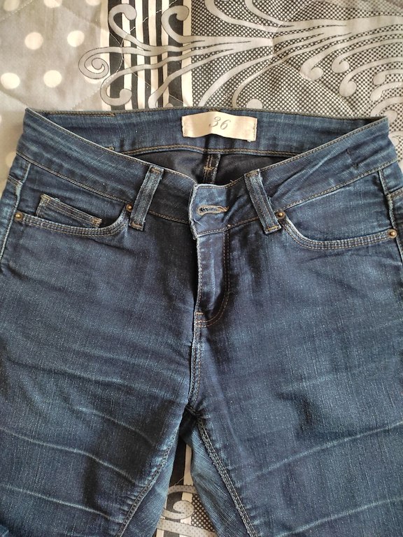 Zara basic farmerice, velicina 36 ili S. U dobrom stanju