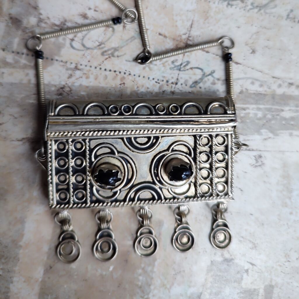 Originalna tribal ogrlica iz Maroka Berberski rad Legura srebra