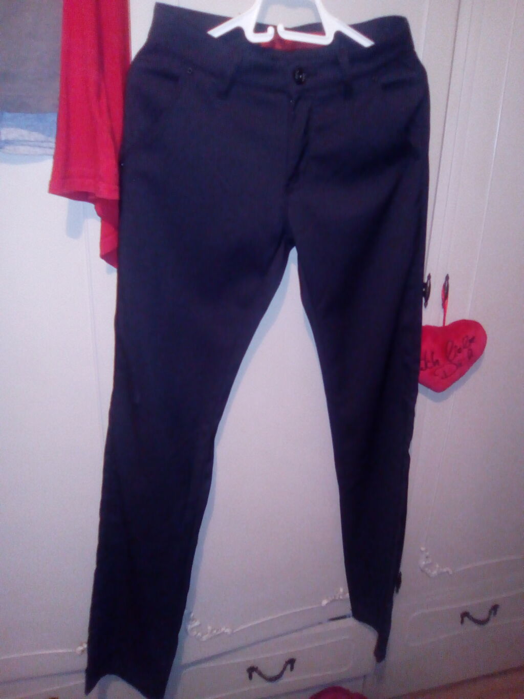 Nove muske pantalone velicine 29