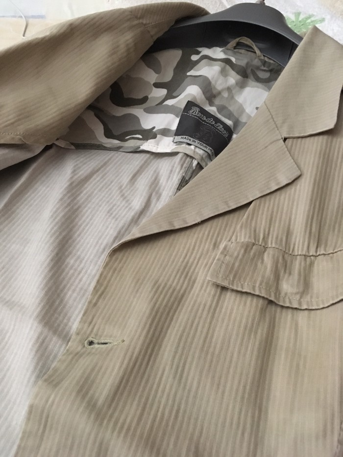 Kao nova jakna Beso de Loko, Spain, bež boje sa jedva primetnim prugicama, 100% pamuk, strukirana, veličina XL, nije postavljena.
