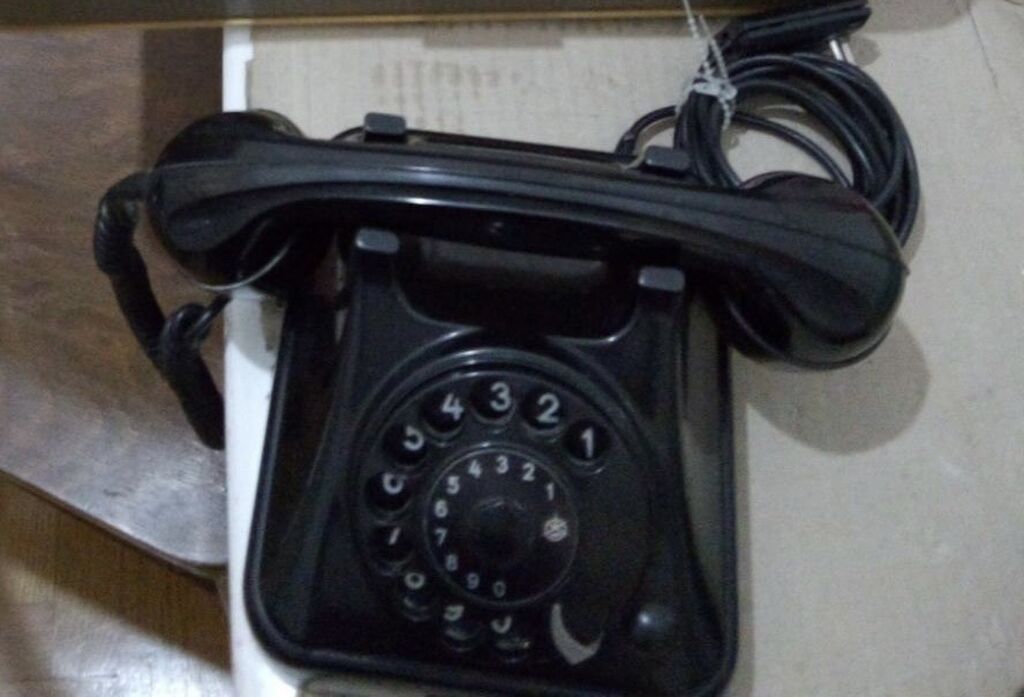 Starinski telefon, u dobrom stanju