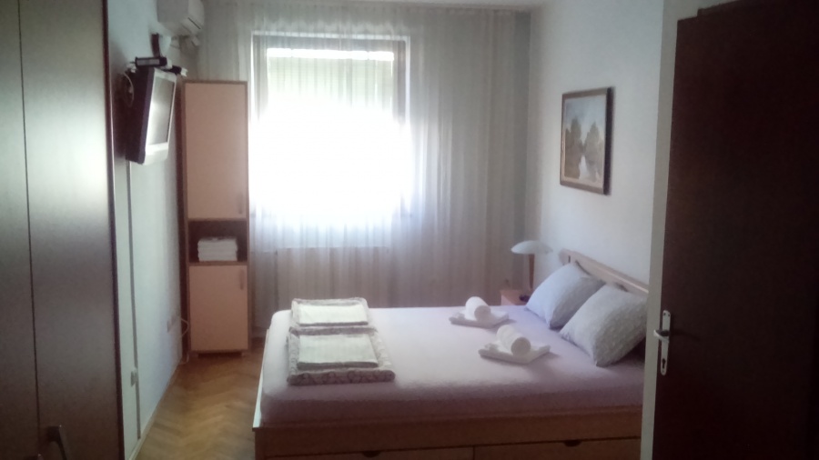 Jednoiposobni apartman, Novi Sad, Matice srpske 5