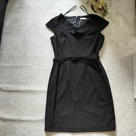♫ ♪ ♫ CALVIN KLEIN crna haljina sa kaišem