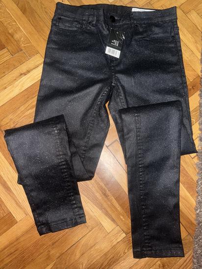 Nove sjajne pantalone