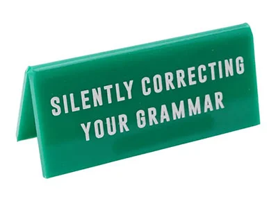 Natpis za sto - Silently Correcting Your Grammar