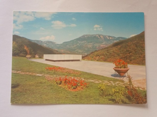 Sutjeska - Spomen Kosturnica - Spomenik - Čista