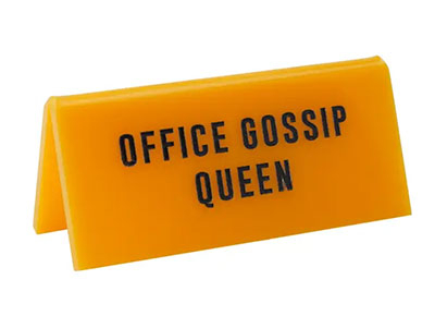 Natpis za sto - Office Gossip Queen Yellow