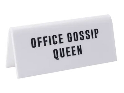 Natpis za sto - Office Gossip Queen White