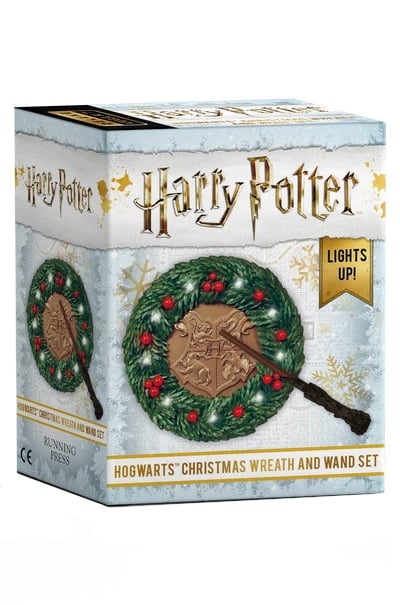 Harry Potter: Hogwarts Christmas Wreath and Wand Set