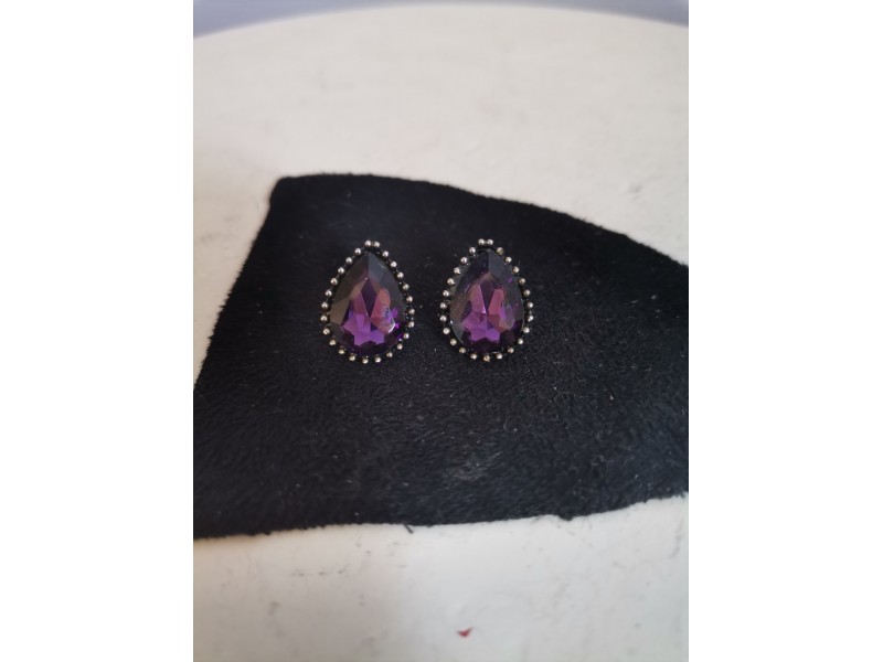 Mindjuse sa ljubicastim kamenom