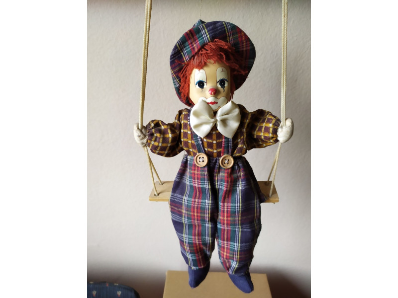 Vintage Marioneta Klovn Sa Mašnom Na Ljuljašci Sa Kanap